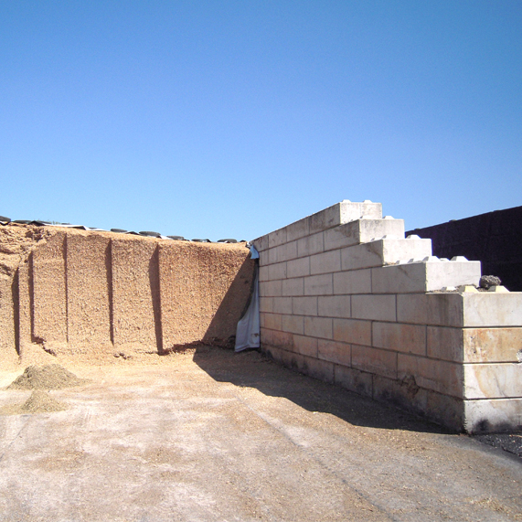 Flexible silage pits - concrete interlocking blocks by Legioblock