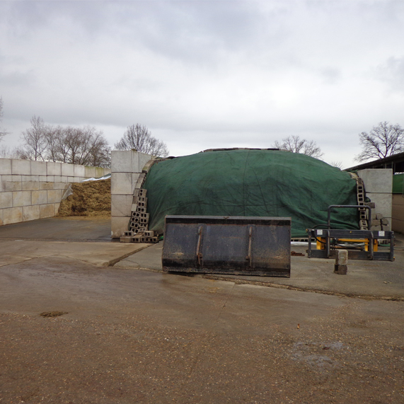 Flexible silage pits - concrete interlocking blocks by Legioblock